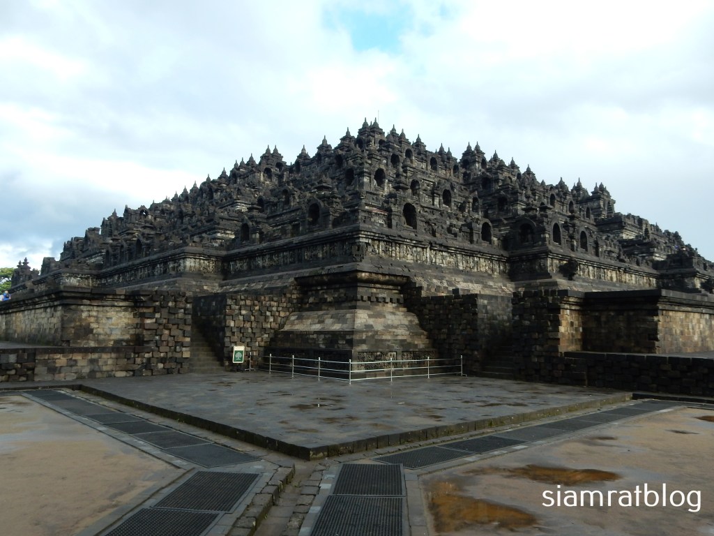 Borobudur – the World’s Largest Buddhist Temple – Siam Rat Blog